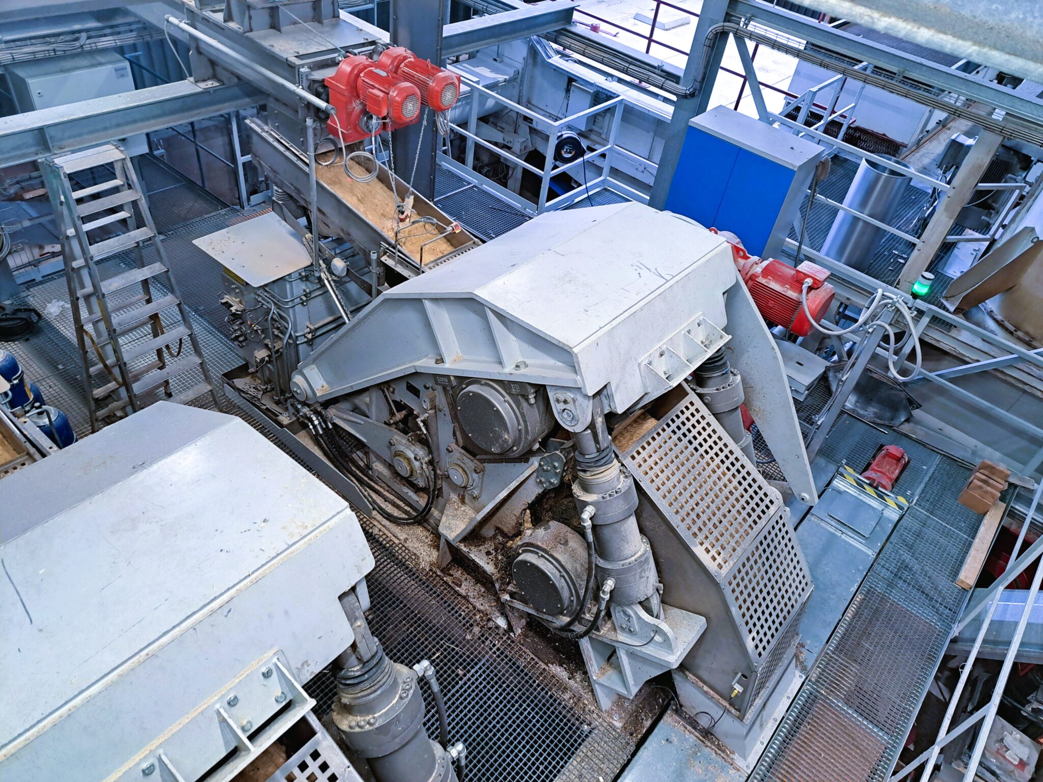 Wood chip crusher - Neuson Hydrotec